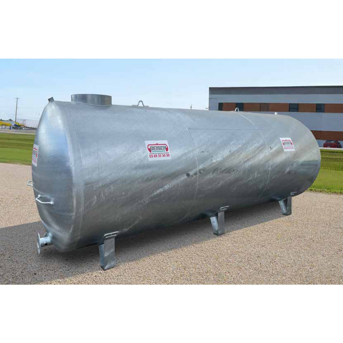 Galvanised tank on legs, 1000L | Galvanised tank on legs | Overhead ...